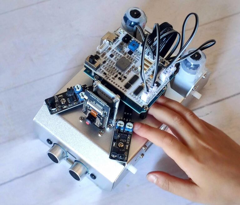 Zeus Smart Car Kit: light and WiFi signal boost to explore the dark ...